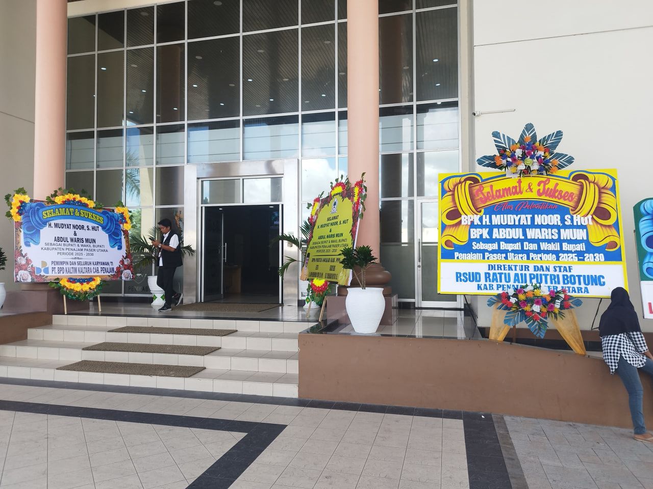 Pengusaha Papan Bunga di PPU Banjir Orderan Jelang Pelantikan Bupati ...