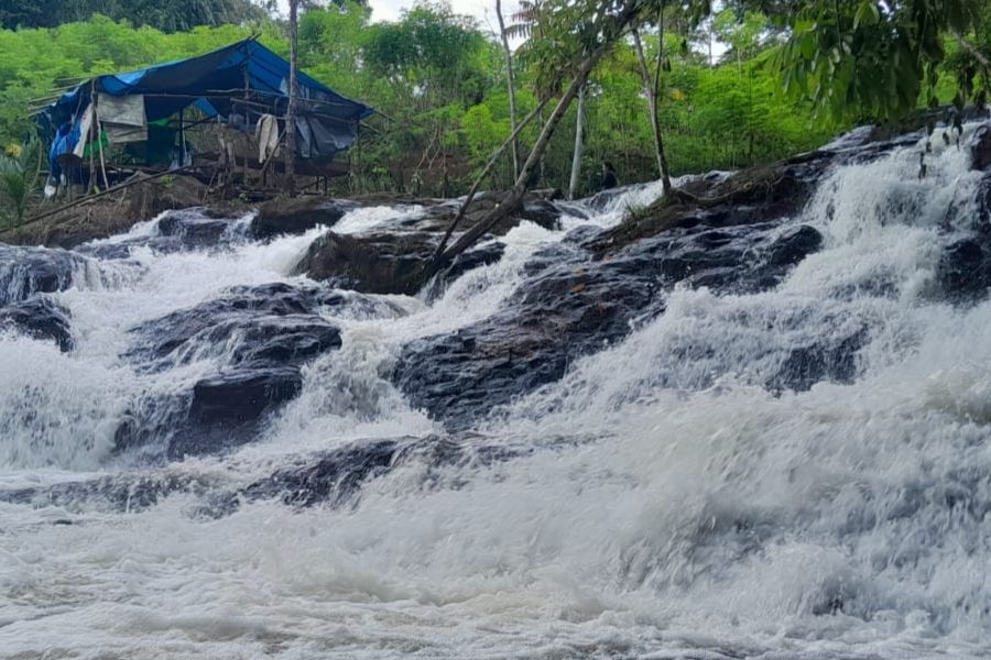 Air Terjun Jantur Salong di Sungai Lajaaq, Surga Tersembunyi Kutai ...
